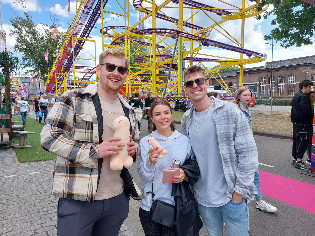 Piemelknuf­fel is de absolute hoofdprijs op kermis: ‘Ze gaan er met ...