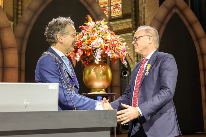 Koninklijke onderscheiding voor ‘Mister Dela’ Edzo Doeve | Eindhoven ...