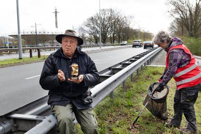 Eindhoven krijgt van Frans gedeukt blikje als 'prijs' voor vuile berm ...