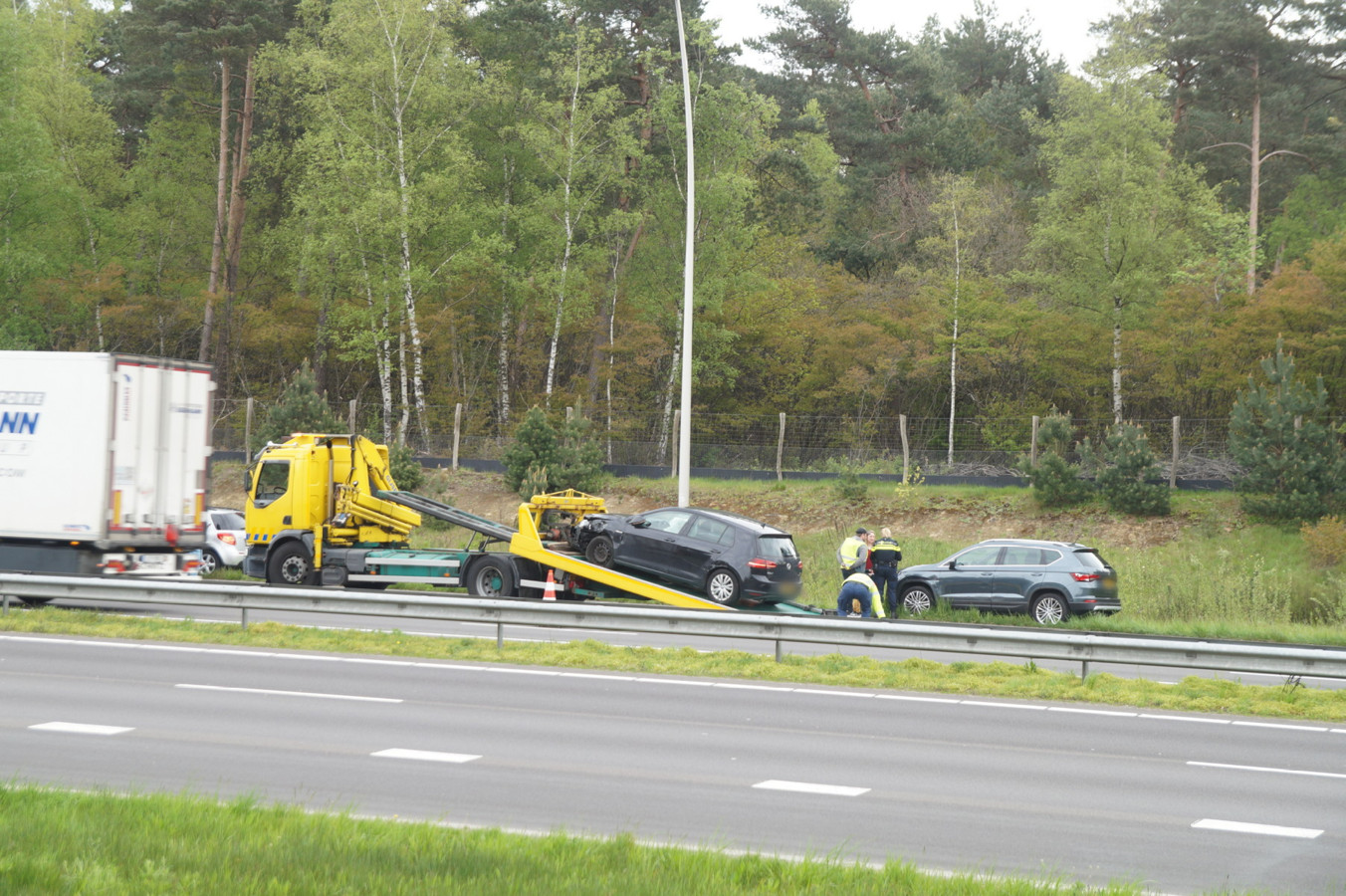 Automobiliste gewond bij botsing tussen vijf auto's op Midden ... Automobiliste gewond bij botsing tussen vijf auto's op Midden ...