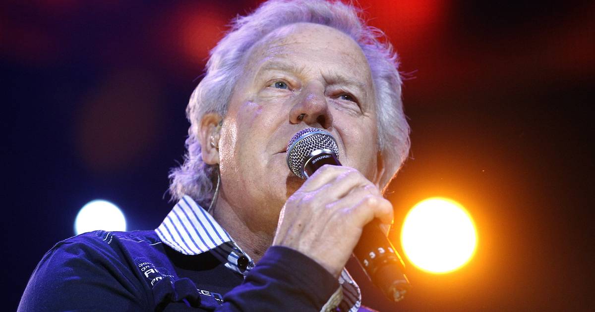 Volkszanger Koos Alberts (71) overleden | Show | AD.nl