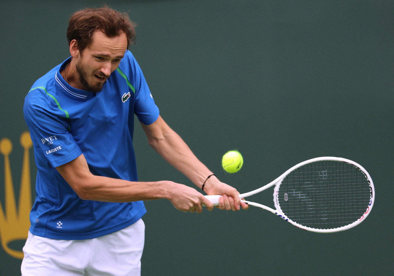 Daniil Medvedev gaat uit zijn plaat over baan op Indian Wells: ‘Dit is ...