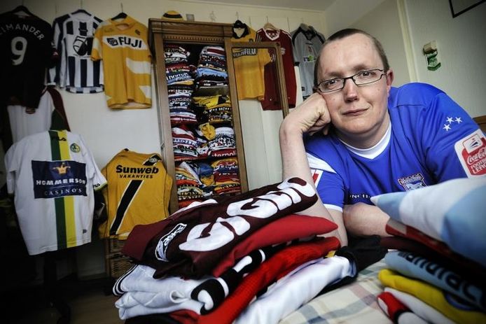 Frans heeft voetbalshirts in overvloed | Bergen op Zoom | bndestem.nl
