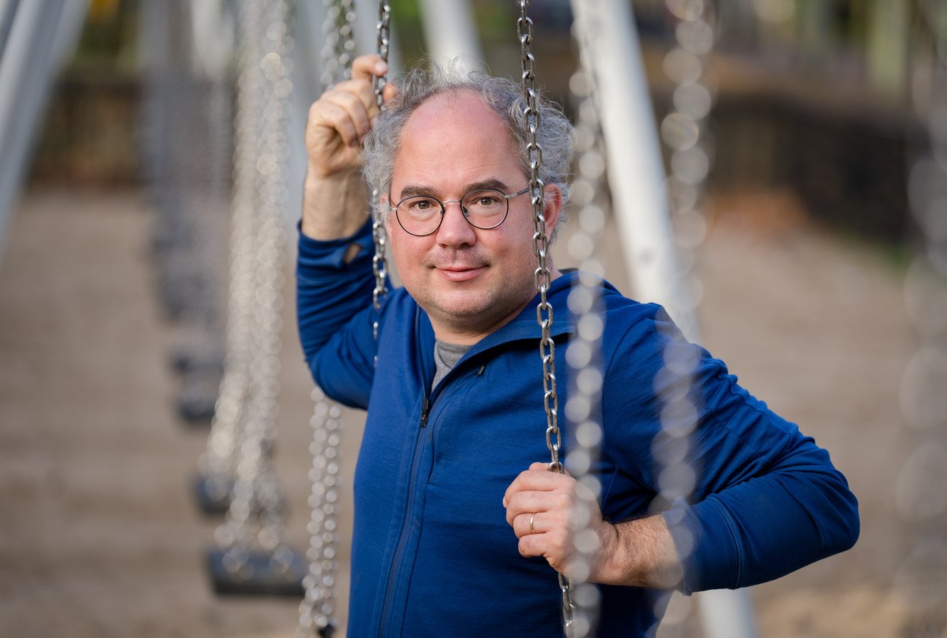 Schrijver Arjen ziet hoe armen uit de wijken worden gejaagd ...