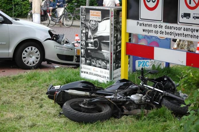 Bromfietser breekt been bij botsing | Bergen op Zoom | bndestem.nl