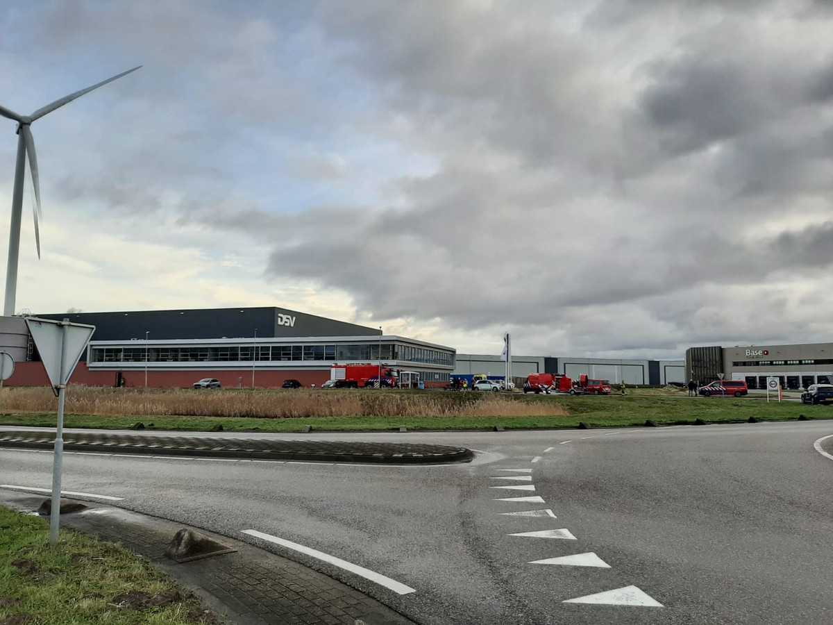 Brand door pallet met oververhitte accuopladers heftrucks bij DSV ...