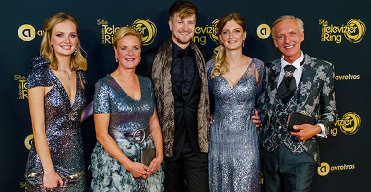 Meilandjes stralen in prachtige outfits op rode loper Gouden Televizier ...