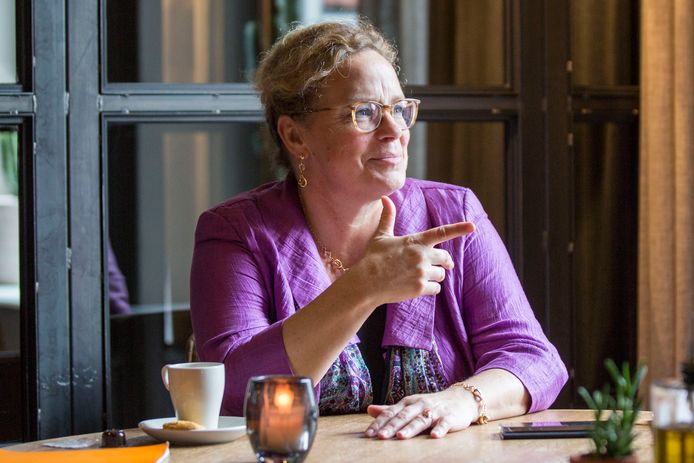 Barbara Joziasse uit Veere gaat erop toezien dat het Rijk zijn geld ...