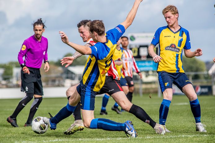 Van voetballen in België naar de kelderklasse; ‘familieman’ Gino Dix ...