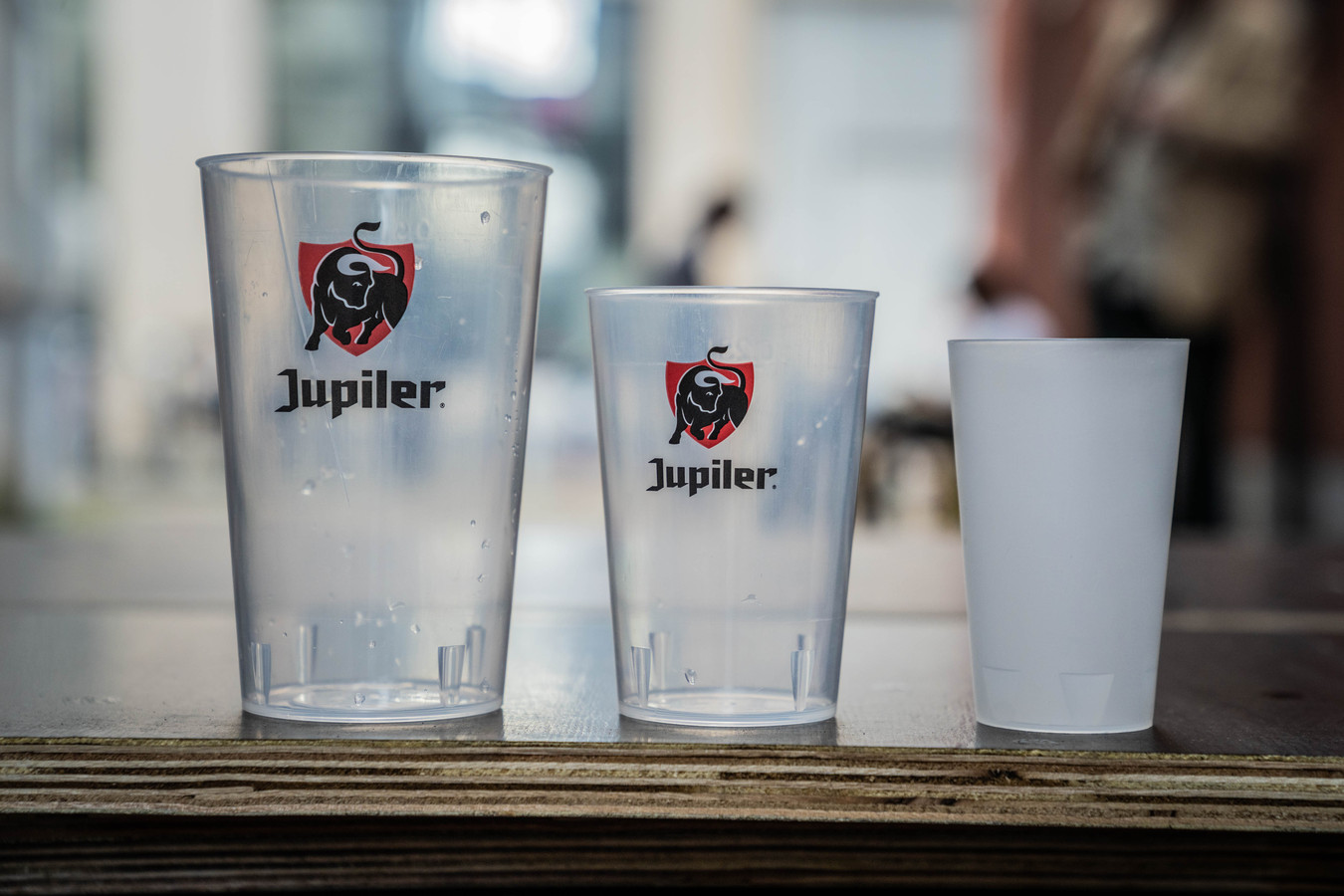 GENTSE FEESTEN. Bekerchaos: elk plein een eigen beker, dus maakten ...