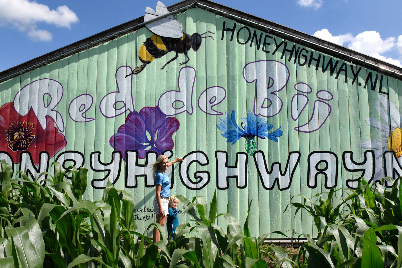 Schuurtje langs de A12 werd beklad, maar staat inmiddels weer te ...