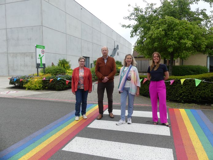 Regenboogzebrapaden en internationaal dessertbuffet bij Demival ...