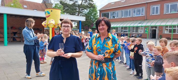 Basisschool Mikado zwaait middagjuffen Kathleen en Martine uit ...