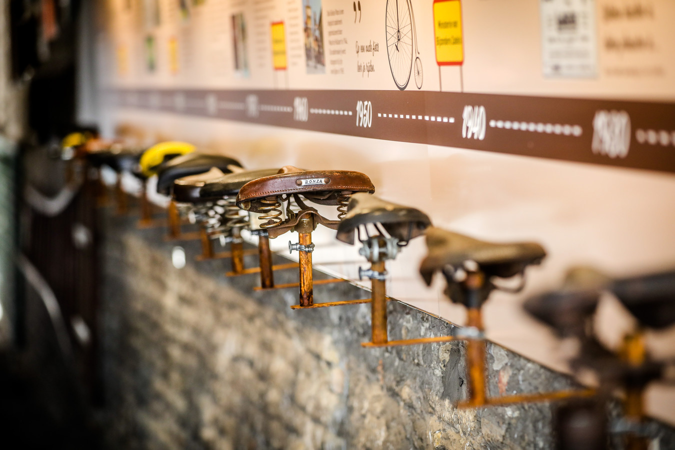 Huur-Fiets duikt met zadels de geschiedenis van de tweewieler in ...