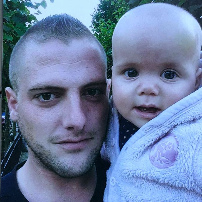 Dennis maakte zich al zorgen over z'n baby, paar weken later stierf ze ...