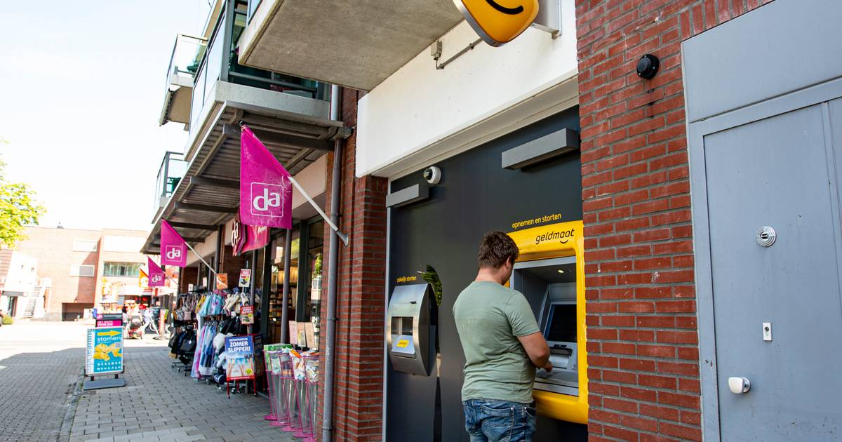 Geldmaat Vroomshoop wéér kapot, net nu het kermis is: ‘Zo kan het niet ...