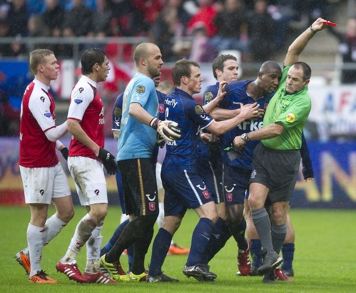 Douglas zegt 'sorry' tegen Ruud Bossen | Nederlands voetbal | AD.nl
