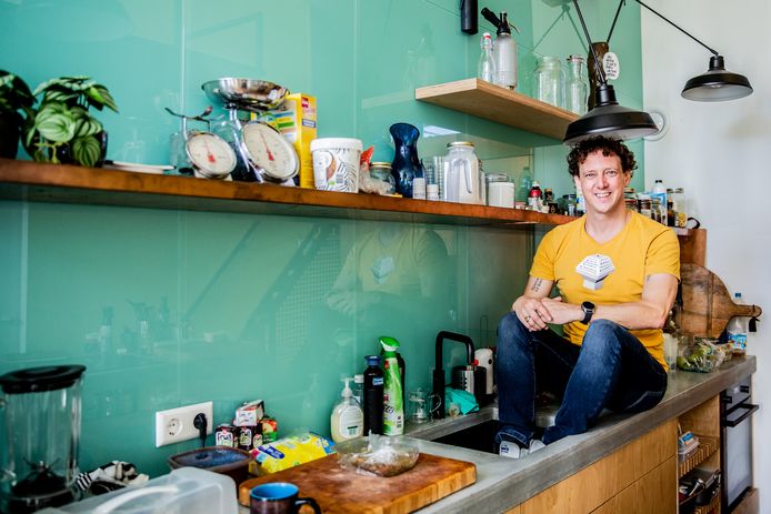 Jochem Myjer zoekt al 9 jaar balans na operatie: ‘Van volle batterij ...