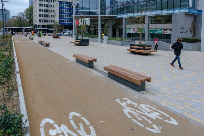 Esplanade en fietspad aan Madouplein | Brussel | hln.be