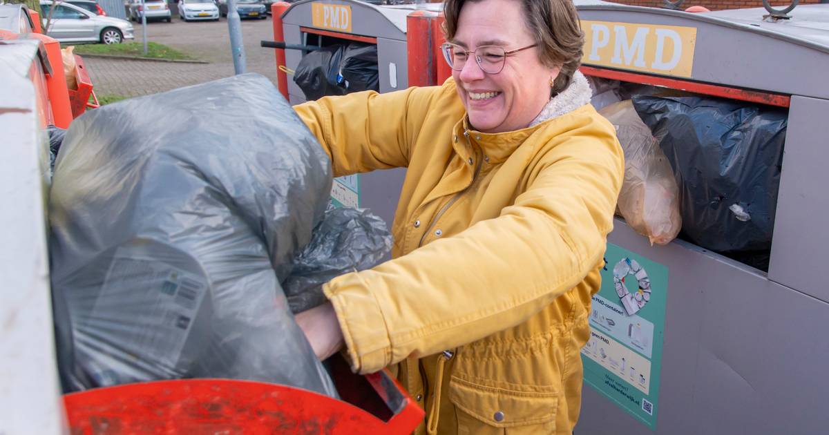 Pilot met pmd-afval in Harderwijk zit er na vandaag op. ’Mooi balen ...