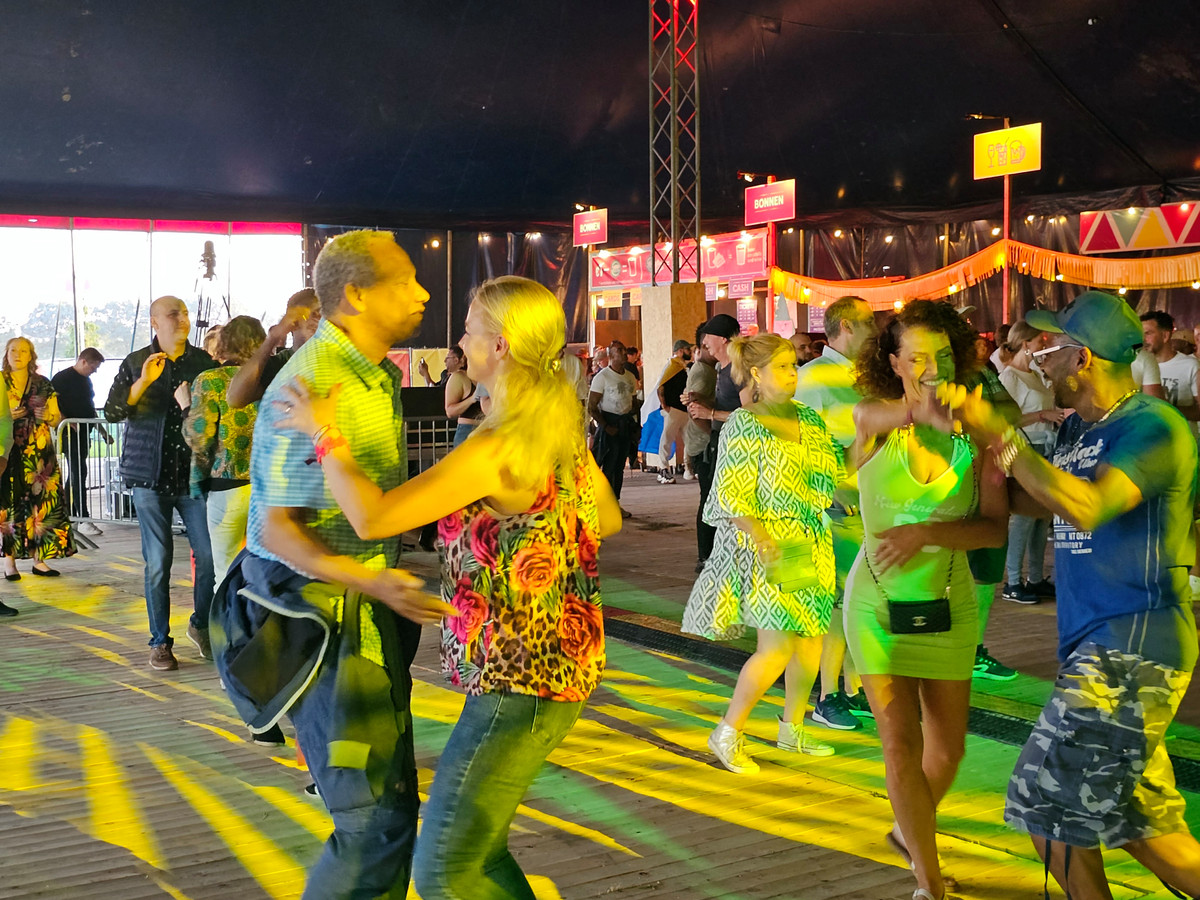 IN BEELD. 40ste Antilliaanse Feesten gestart onder stralende zomerzon ...