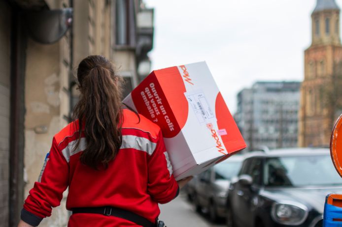 Postbode moet op ronde ook pakjes meenemen: Bpost heeft plan om ...