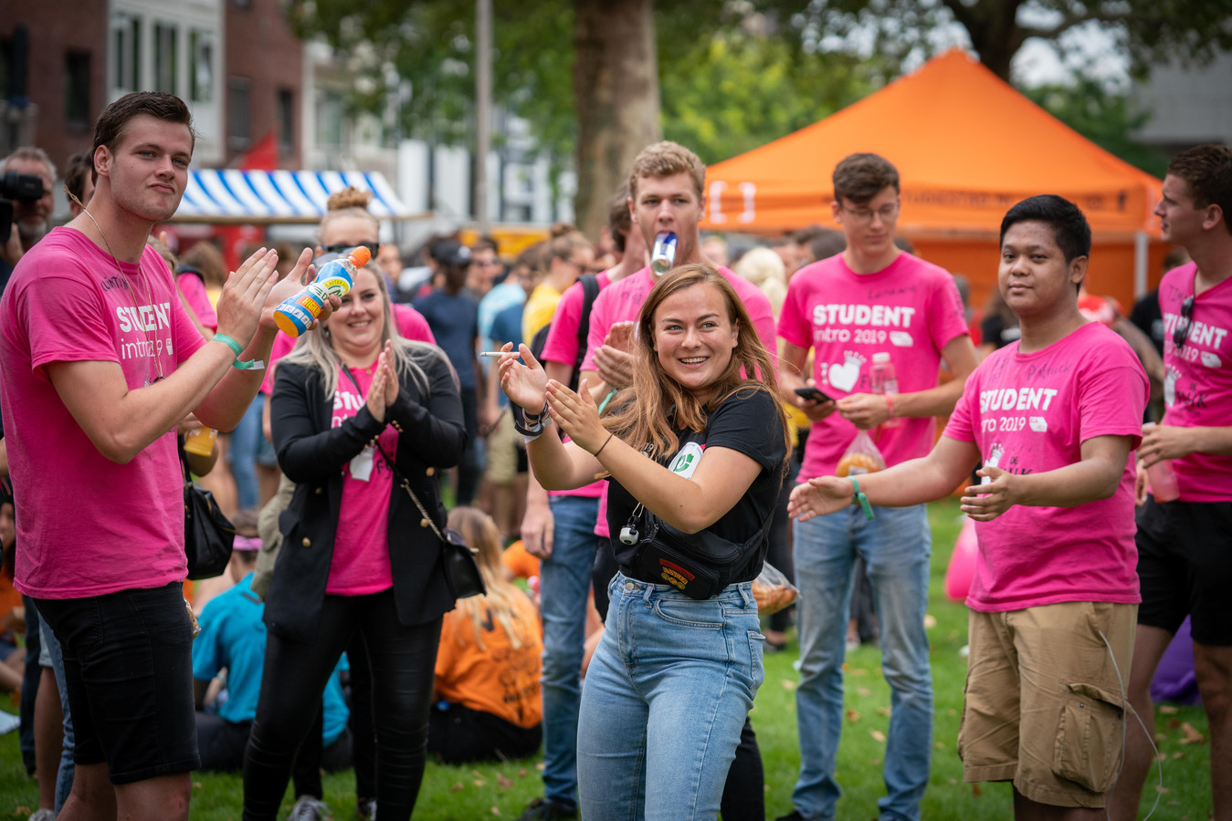 Speelse kennismaking met Arnhem voor eerstejaars studenten | Foto ...