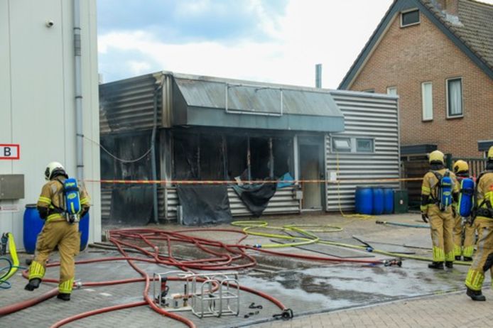 Grote brand bij visopslag aan de Snoekbaarsweg Bunschoten-Spakenburg ...