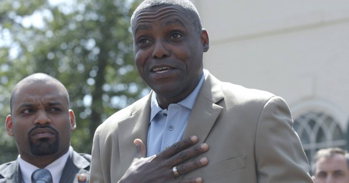 Carl Lewis moet politieke ambities opbergen | Buitenland | hln.be