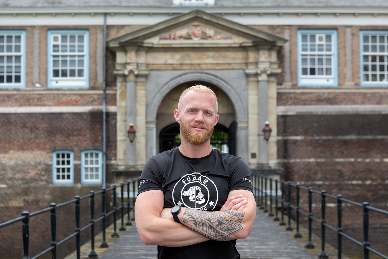 Gelukt! Marinier Robin (38) loopt 25 uur lang met zware rugzak om ...