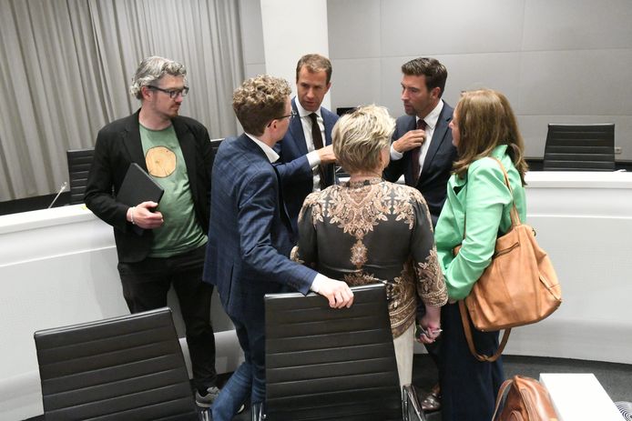 Haagse coalitiepartijen snappen niets van exit van VVD: ‘Onbegrijpelijk ...