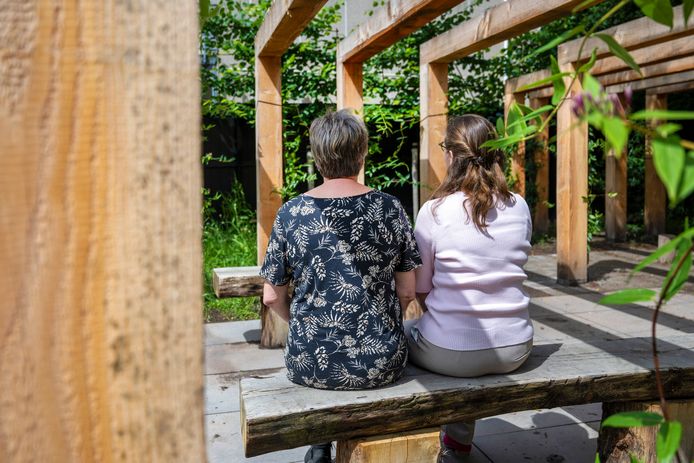 Annette helpt Rosa, die weg wil uit relatie vol geweld: ‘Misschien ben ...
