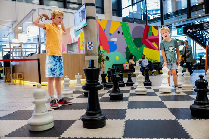 Ook zo'n fan van The Queen's Gambit? Schaakverenigingen zitten overvol ...