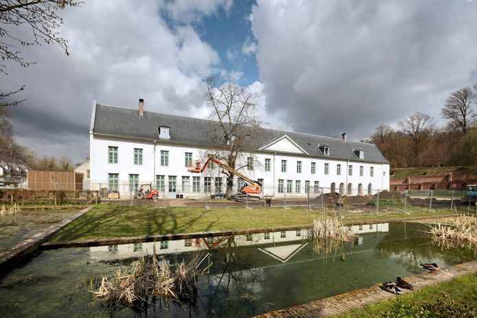 IN BEELD. Beschermde priorwoning van Rood Klooster krijgt na twintig ...