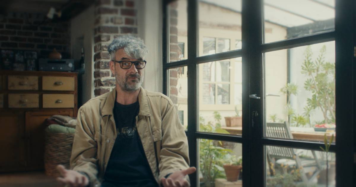 Neef van bisschop Vangheluwe getuigt over misbruik: "Hij zat daar in ...