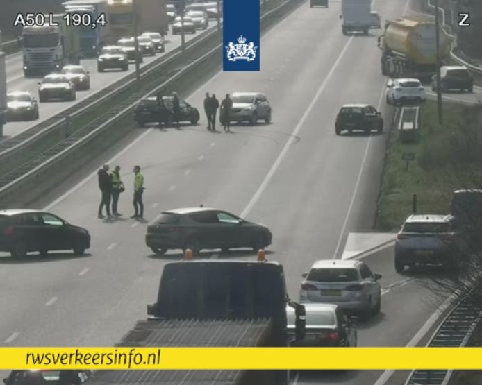 Snelweg A50 vlak bij Hoenderloo weer vrij na ongeluk met meerdere voertuigen | Apeldoorn ...