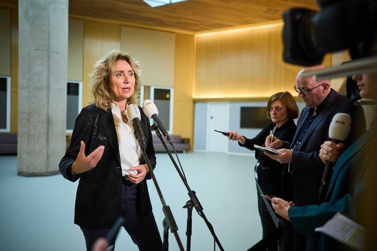 Vera Bergkamp blijft aan als voorzitter van de Tweede Kamer, ondanks ...