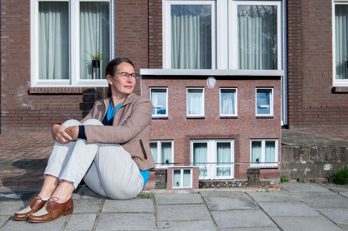 Jet Broekstra maakt in Enschede lelijke trafohuisjes mooi: ‘Vroeger ...