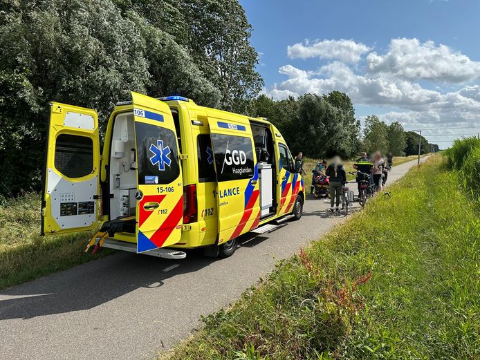 Wielrenner gewond na val in Den Hoorn, slachtoffer naar ziekenhuis ...