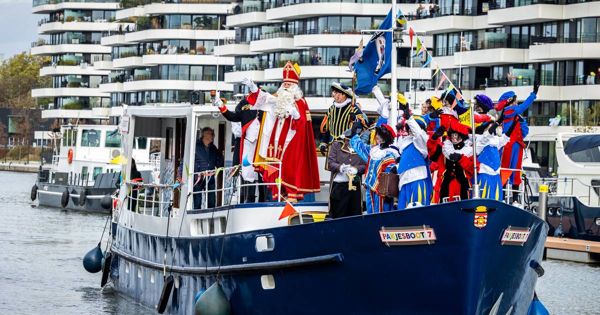 IN BEELD. Duizenden kinderen heten Sinterklaas welkom in Hasselt ...