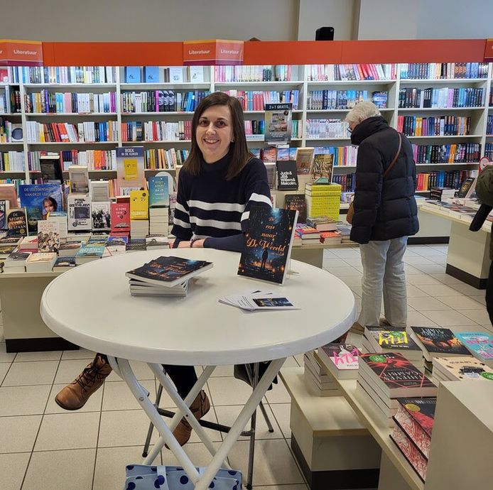 Ellen Michiels stelt debuutroman ‘De reis naar De Wereld’ voor ...