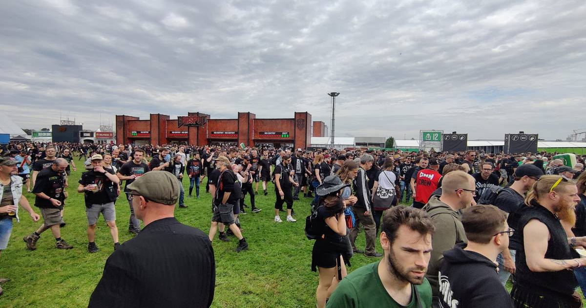 Graspop gaat van start: festivalgangers sprinten de weide op | Dessel | hln.be