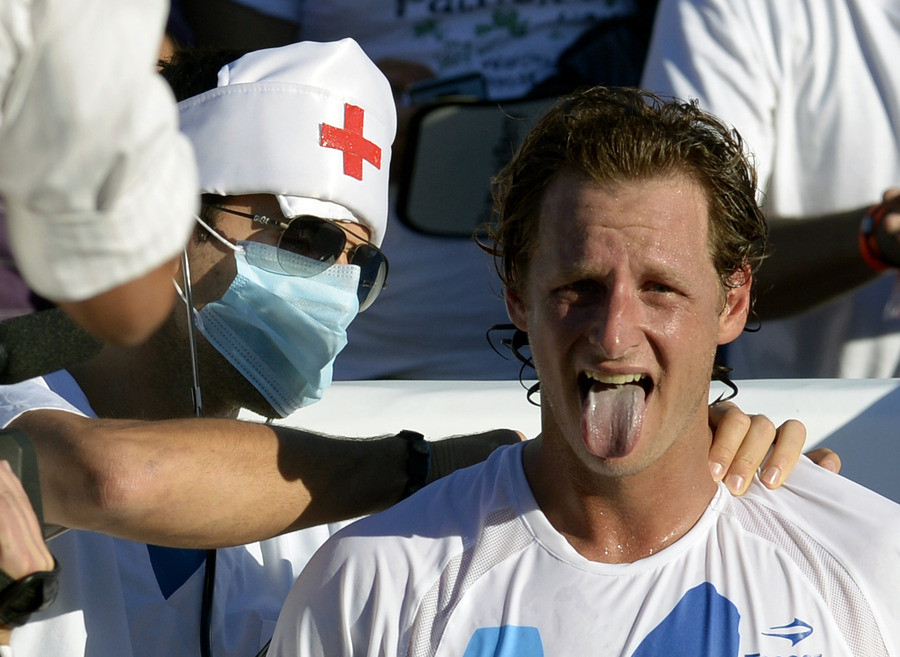 Doet deze wonderdokter een belletje rinkelen? | Foto | hln.be