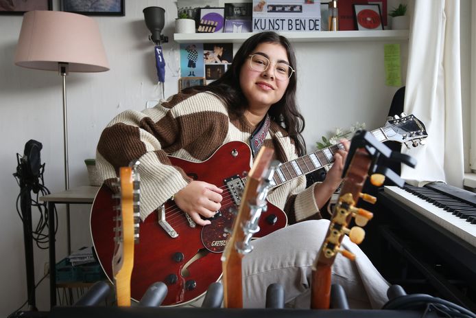 Singer-songwriter Nynke (19) won het Kunstfestival: ‘Ik heb al meer dan ...