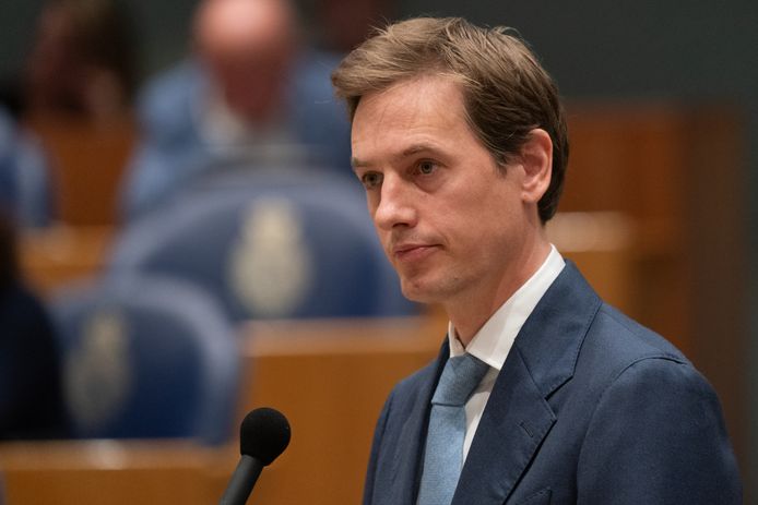 Laurens Dassen (Volt) debatteert in Zutphen over vergroening en ...