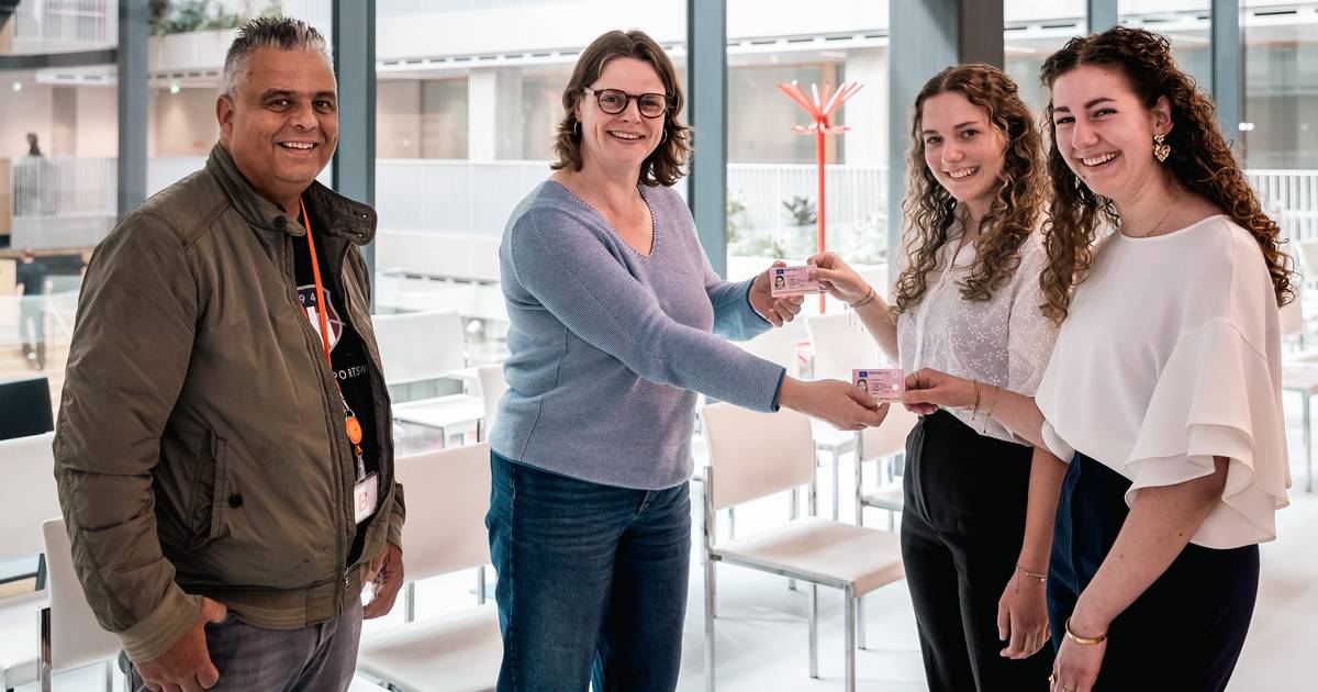 Esmée en Sifra krijgen gratis pasje na volgen van cursus: ‘Het zou ...