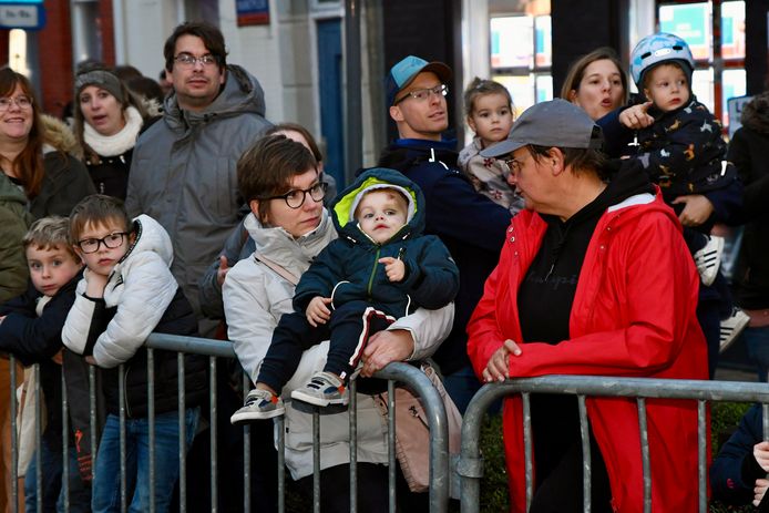 IN BEELD. 41e Sint-Maartensstoet lokt massa mensen: “Heel blij dat we ...