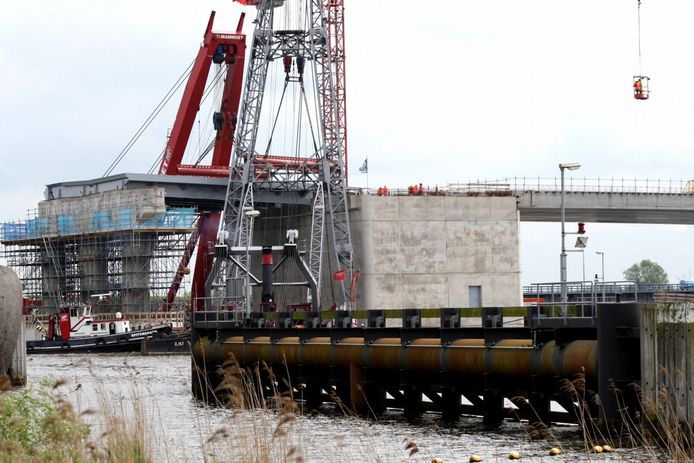 Fotoserie: Nieuwe Ramspolbrug krijgt vorm | Noordoostpolder | destentor.nl