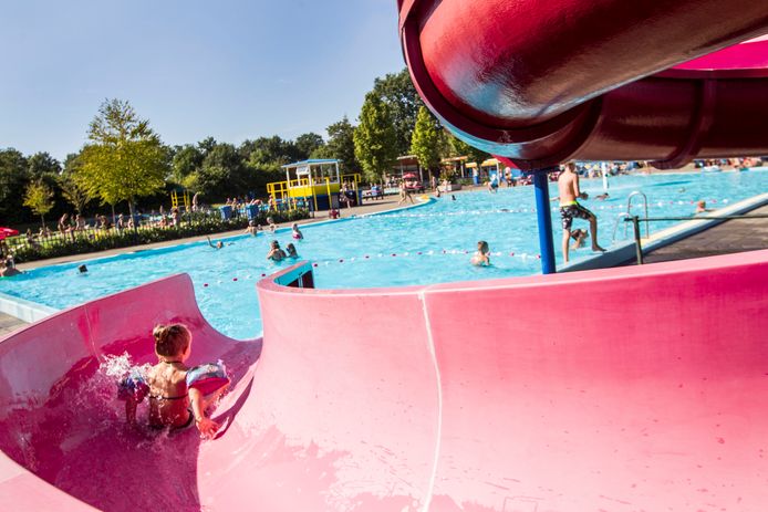 Best zoekt horeca-ondernemer voor De Dolfijn; zwembad gaat hoe dan ook ...