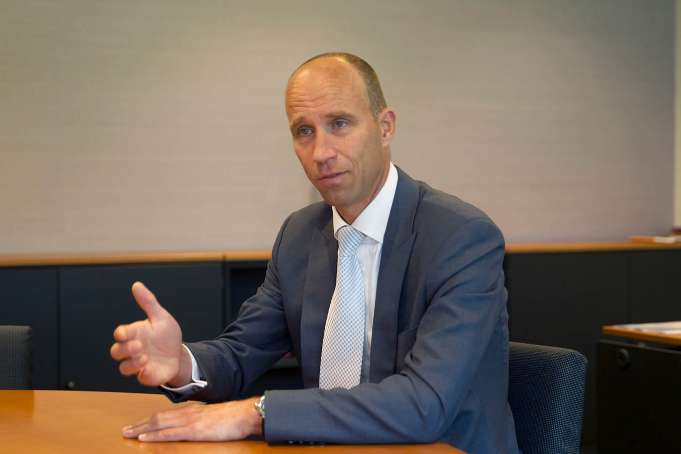 Bestuurder Van Beers verlaat Elkerliek ziekenhuis Helmond | Foto | ed.nl